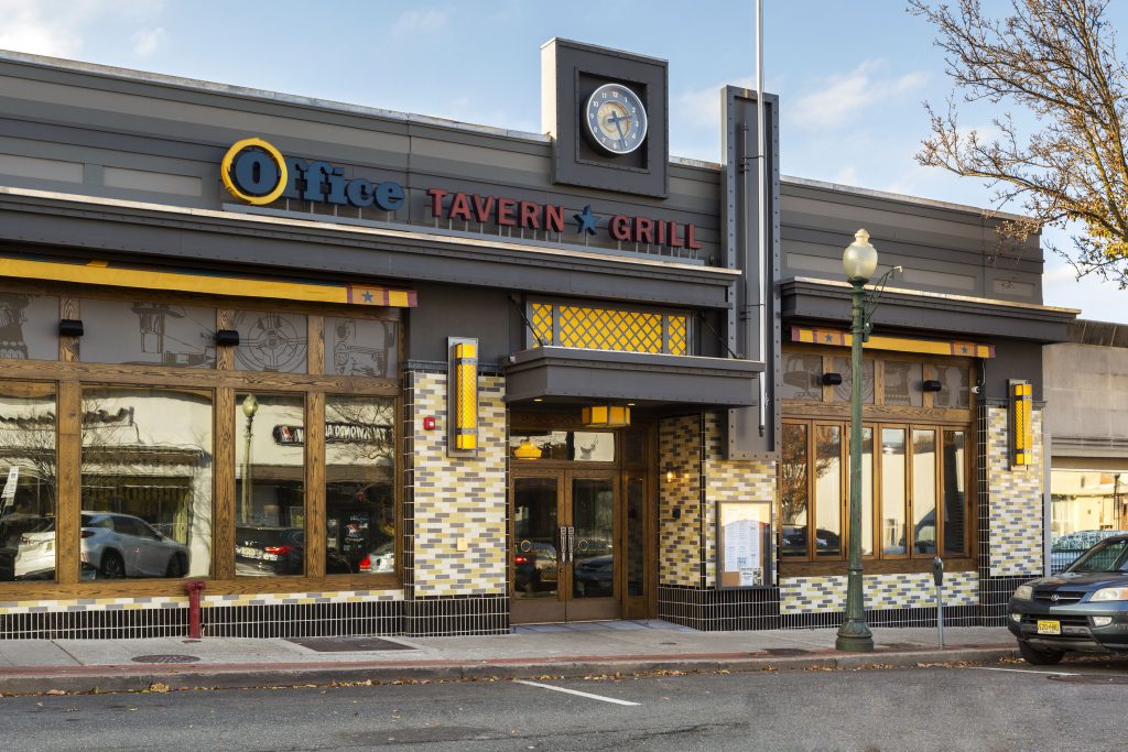 Blending Functionality and Design: Office Tavern Grill | Modern ...