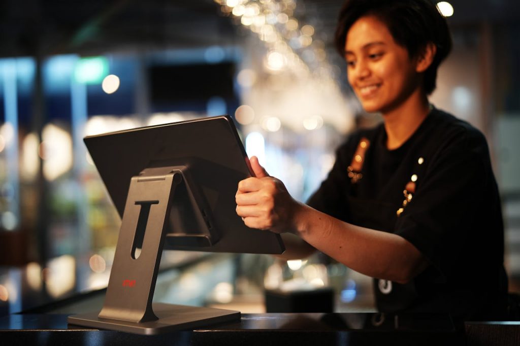 The Tech Revolution Reshaping the Restaurant Experience | Modern ...